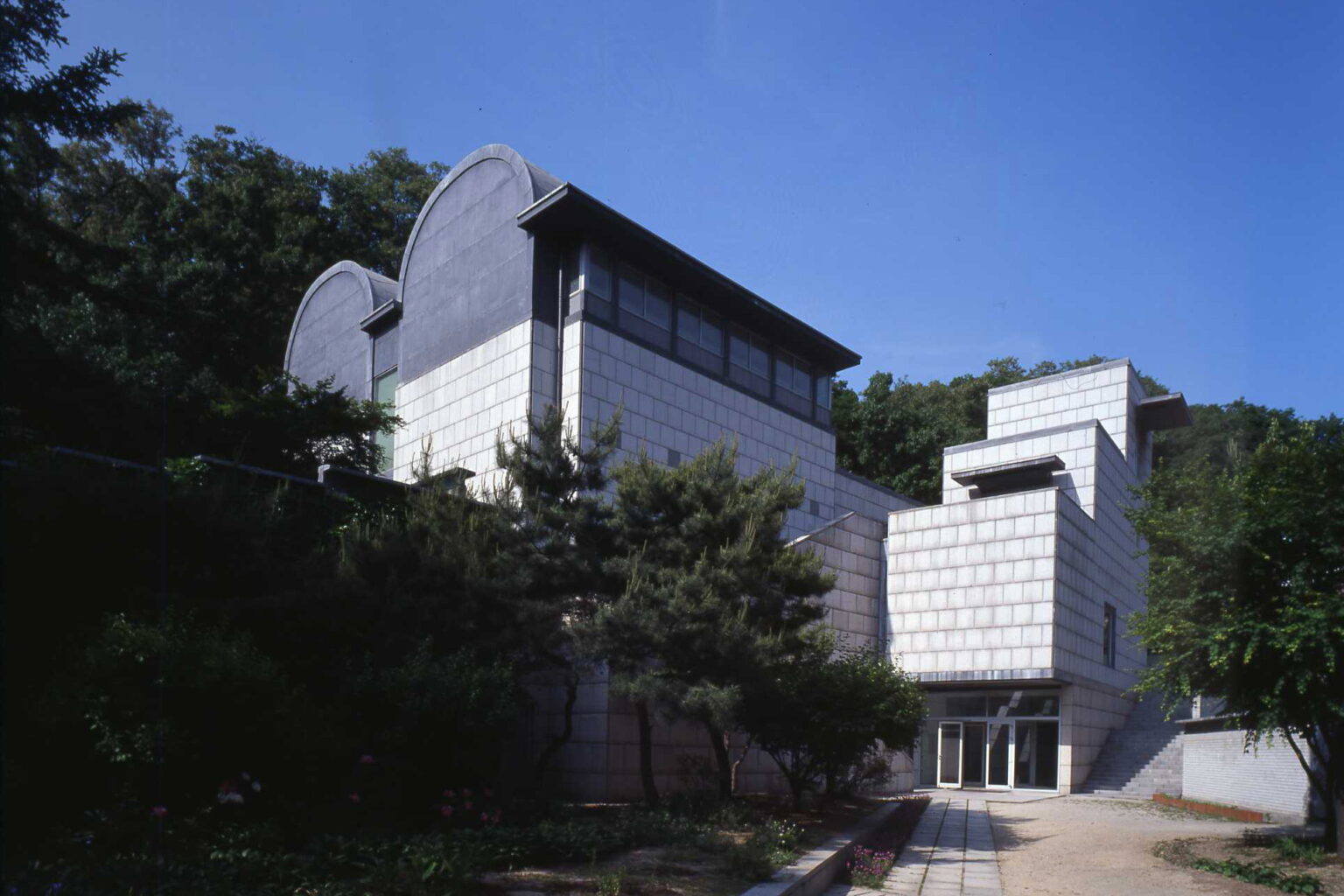 Whanki’s All-over Dot Paintings 1970-74 — Kiaf SEOUL